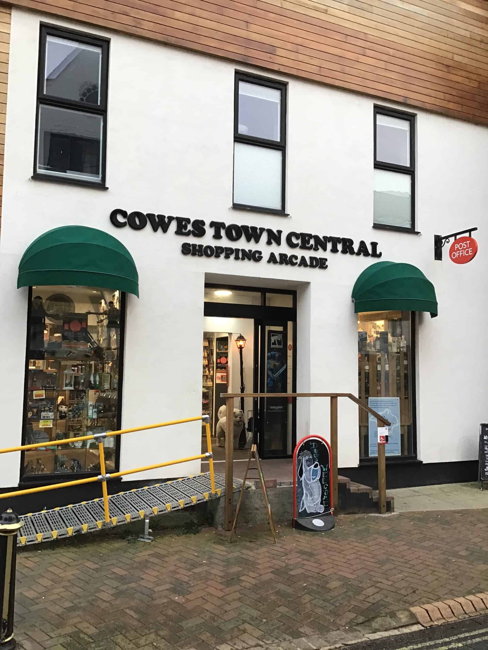 Cowes Town Central | Cowes Harbour Directory